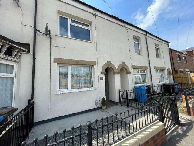 2 bed house for sale