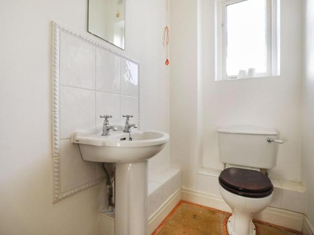 2 bed house for sale