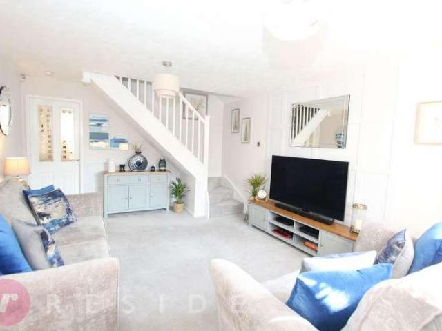 2 bed house for sale
