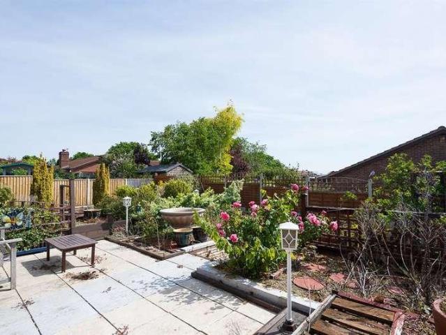 2 bed house for sale