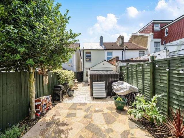 2 bed house for sale