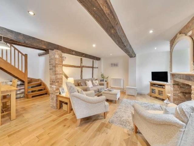 2 bed house for sale