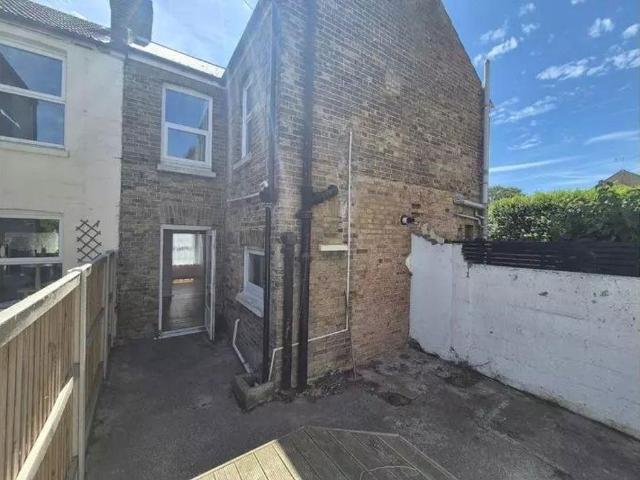 2 bed house for sale