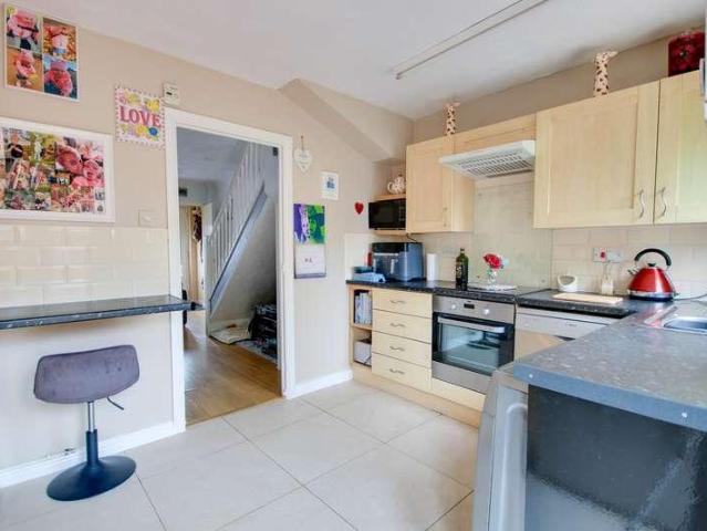 2 bed house for sale