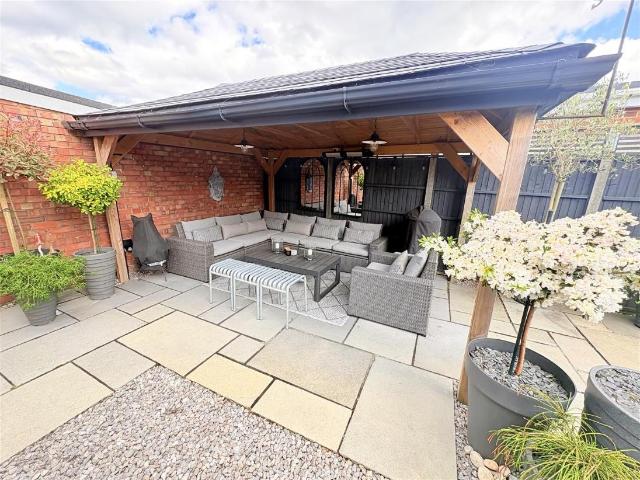 2 bed house for sale