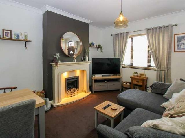 2 bed house for sale