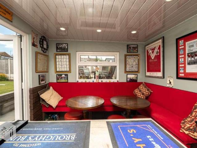 2 bed house for sale