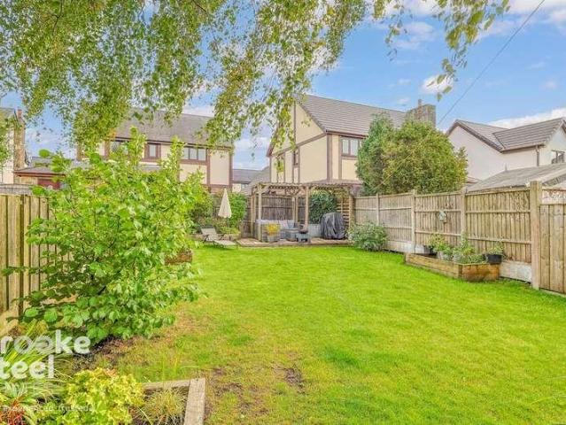 2 bed house for sale