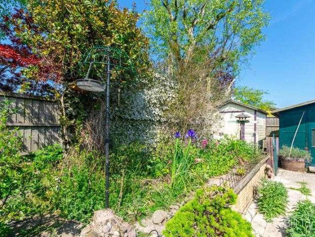 2 bed house for sale