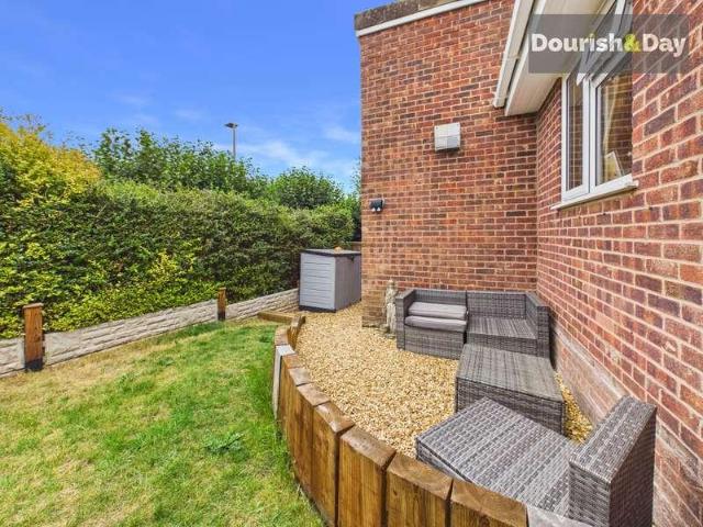 2 bed house for sale