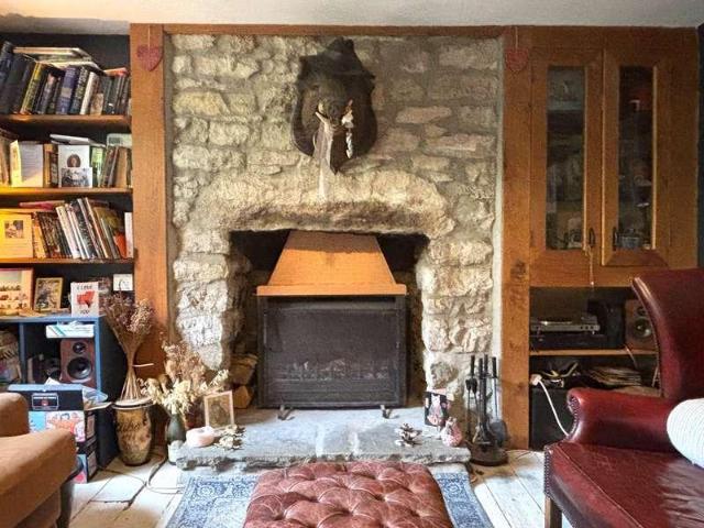 2 bed house for sale