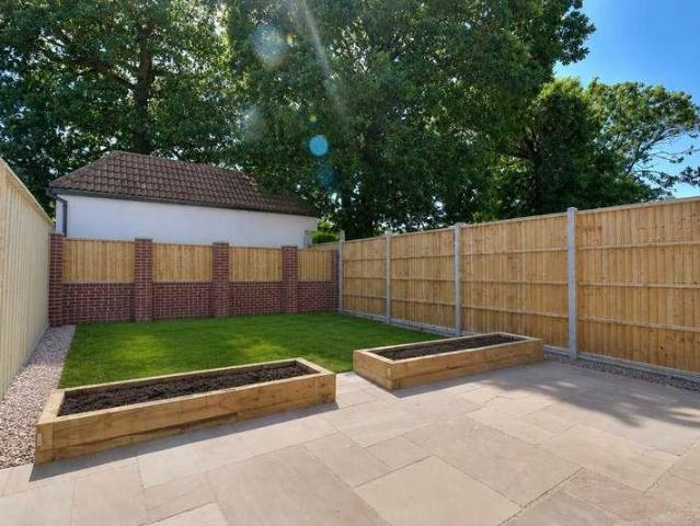 2 bed house for sale