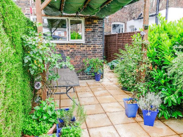 2 bed house for sale
