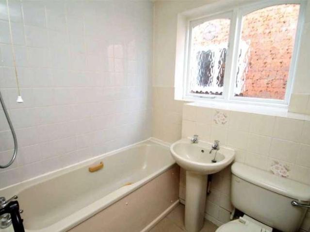 2 bed house for sale