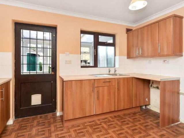 2 bed house for sale