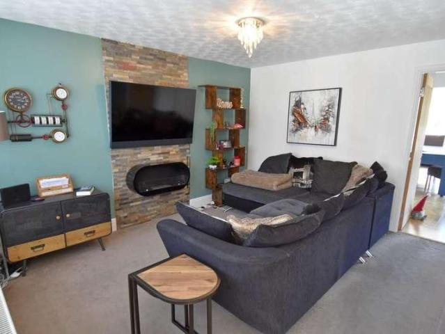 2 bed house for sale