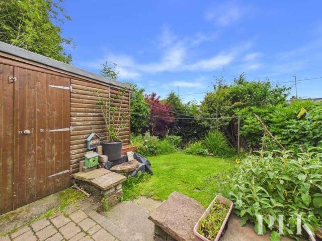 2 bed house for sale