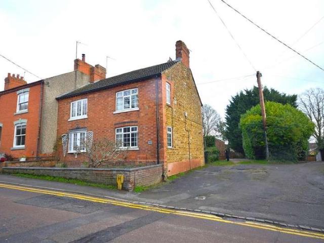 2 bed house for sale