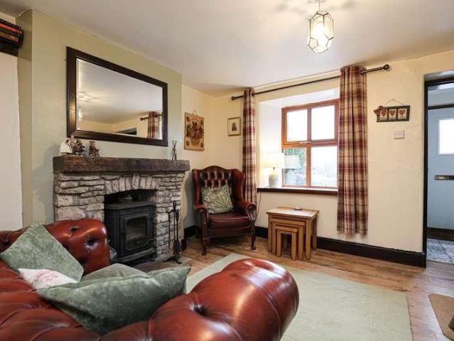 2 bed house for sale
