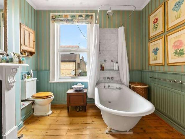 2 bed house for sale