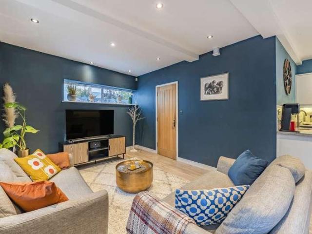 2 bed house for sale
