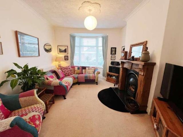 2 bed house for sale