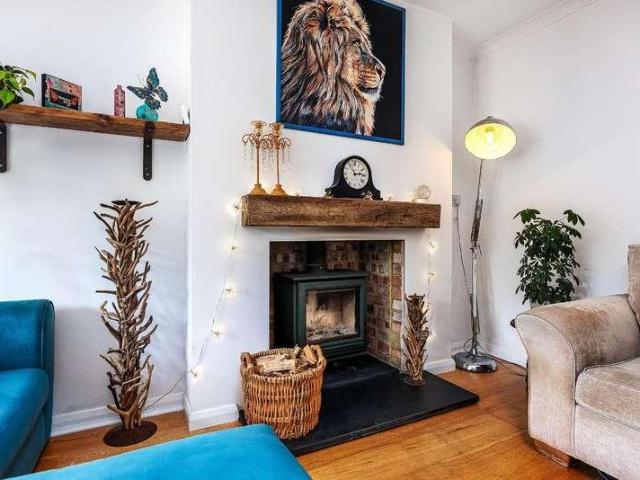 2 bed house for sale