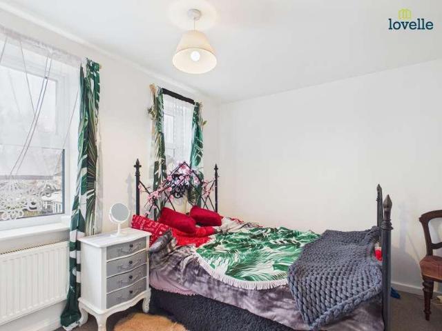 2 bed house for sale