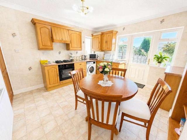 2 bed house for sale