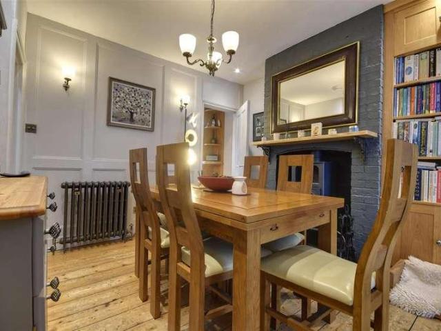 2 bed house for sale