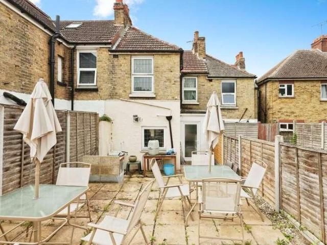 2 bed house for sale
