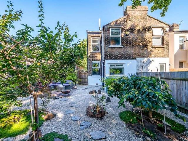 2 bed house for sale