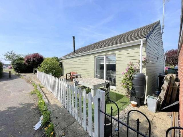 2 bed house for sale