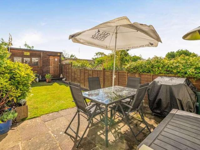 2 bed house for sale