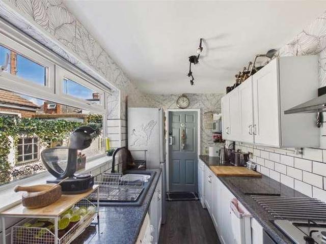 2 bed house for sale