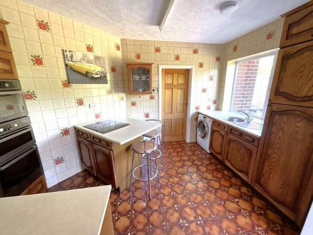 2 bed house for sale