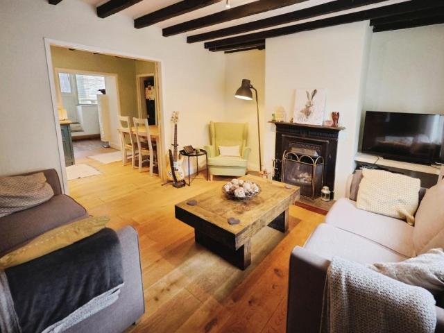 2 bed house for sale