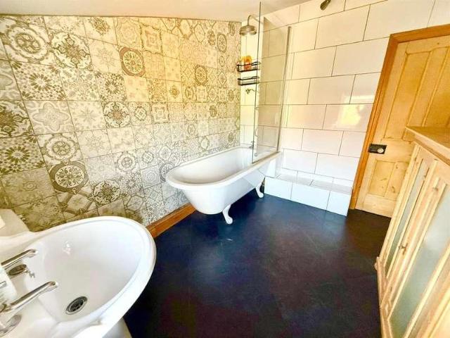 2 bed house for sale
