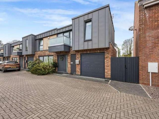 2 bed house for sale