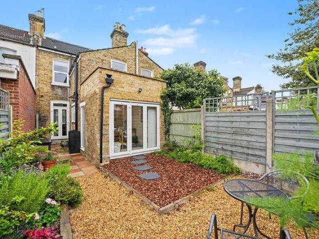 2 bed house for sale