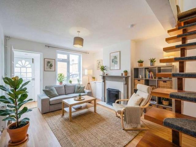 2 bed house for sale
