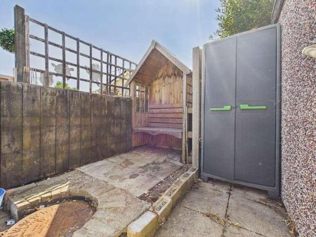 2 bed house for sale