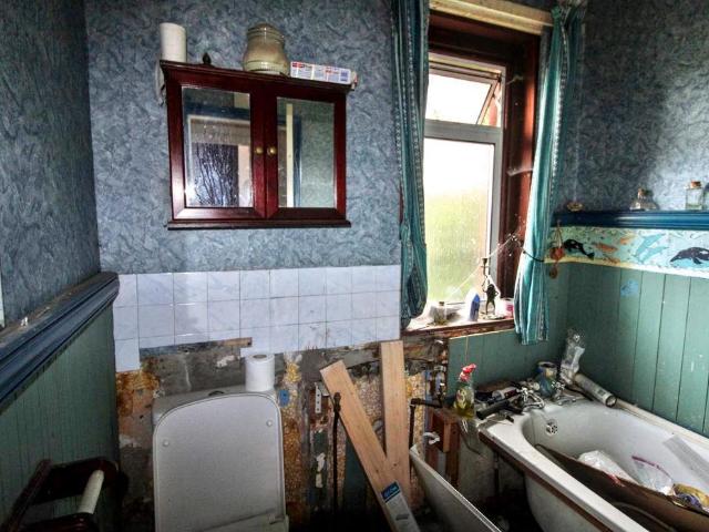 2 bed house for sale