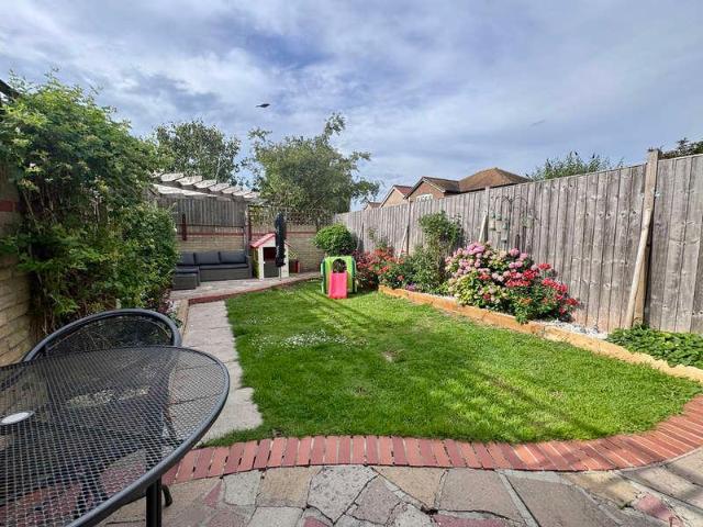 2 bed house for sale