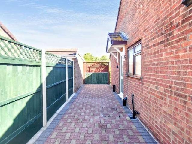 2 bed house for sale
