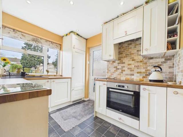 2 bed house for sale