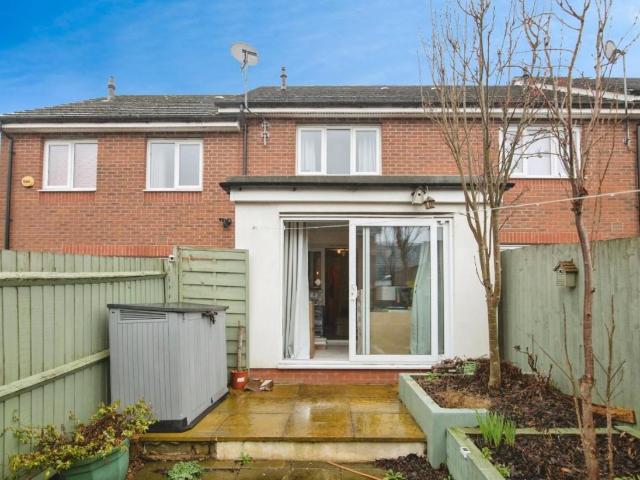 2 bed house for sale