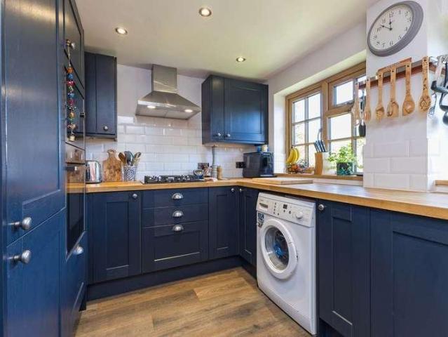 2 bed house for sale