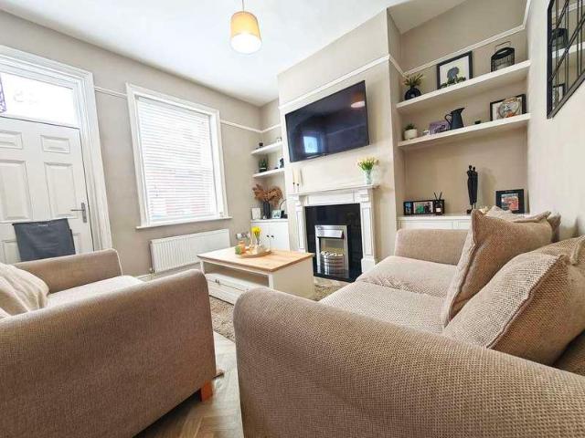 2 bed house for sale