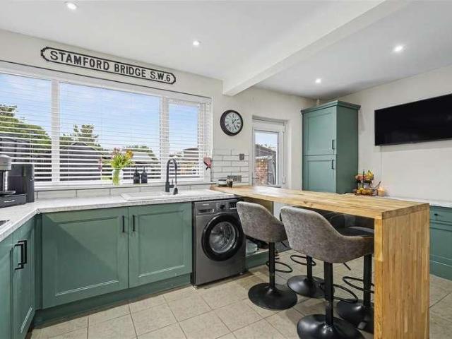 2 bed house for sale